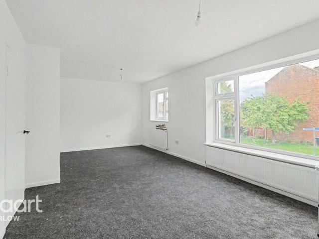 The Hides, Essex 5 bed townhouse to rent £2,400 pcm £554 pw