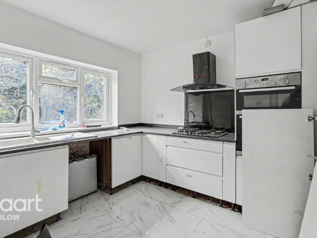 The Hides, Essex 5 bed townhouse to rent £2,300 pcm £531 pw