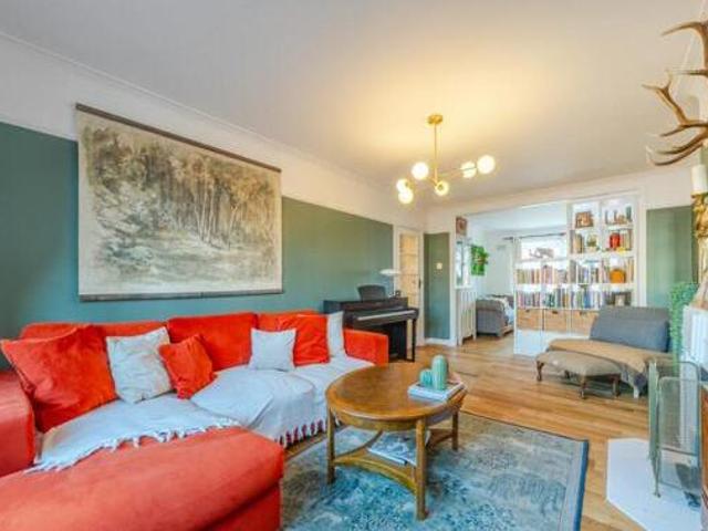The High, Streatham, 2 Bedroom Flat