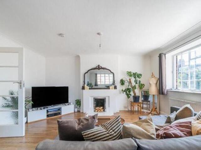 The High, Streatham, 2 Bedroom Flat