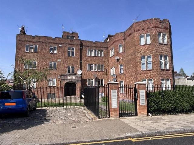 The Highlands, Burnt Oak, HA8 2 bed flat to rent £1,700 pcm £392 pw