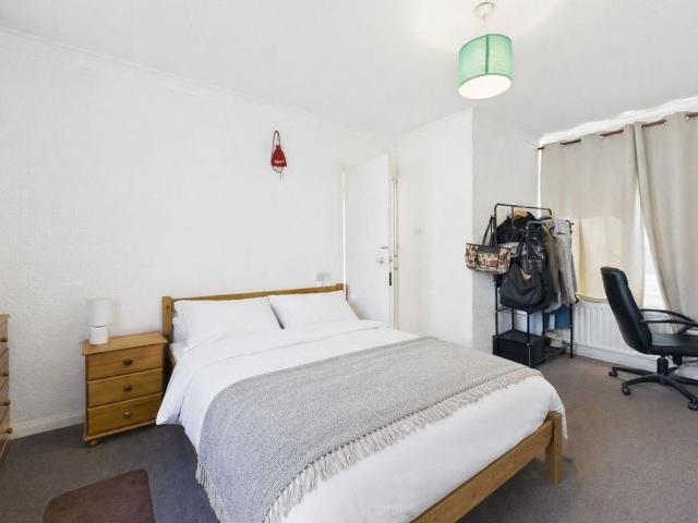 The Highway, Brighton BN2, Room to rent, £518 pcm | PrimeLocation