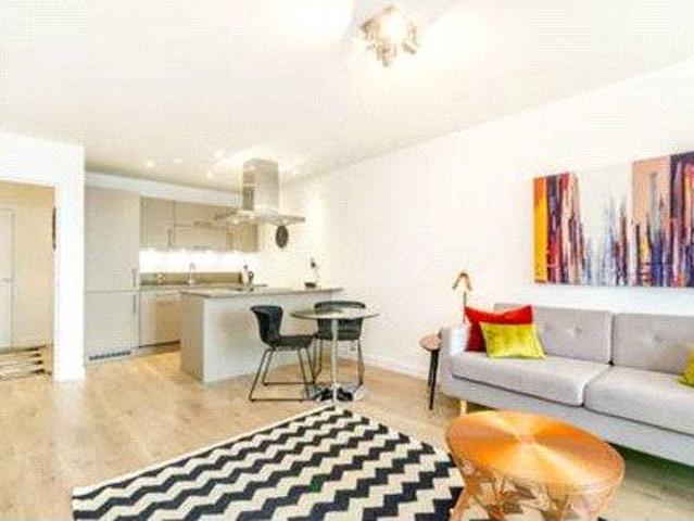 The Highway, London, E1W 1 bed apartment to rent £2,600 pcm £600 pw