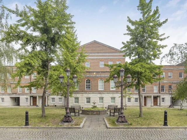 The Highway, London E1W 1 bed flat to rent £1,800 pcm £415 pw