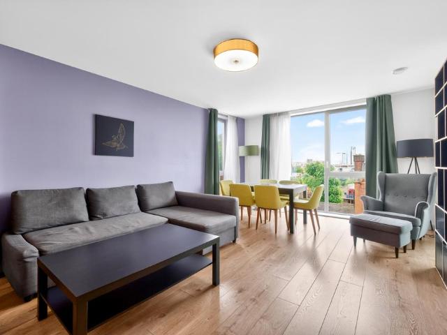The Highway, London, E1W 2 bed apartment to rent £2,800 pcm £646 pw