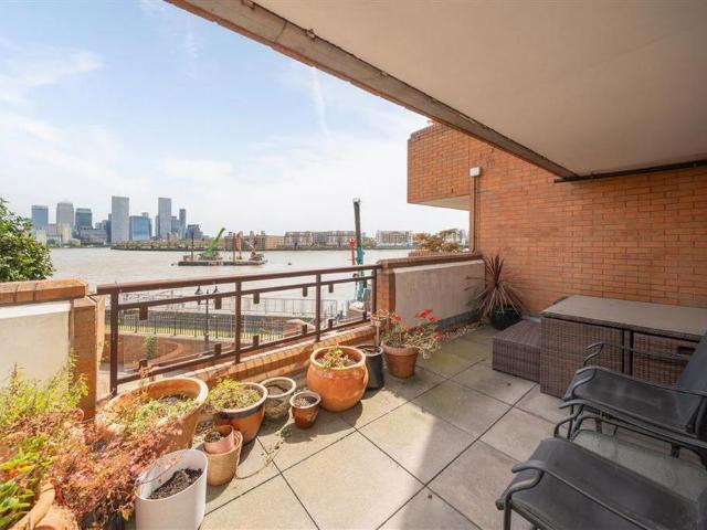 The Highway, London E1W 2 bed flat to rent £3,000 pcm £692 pw