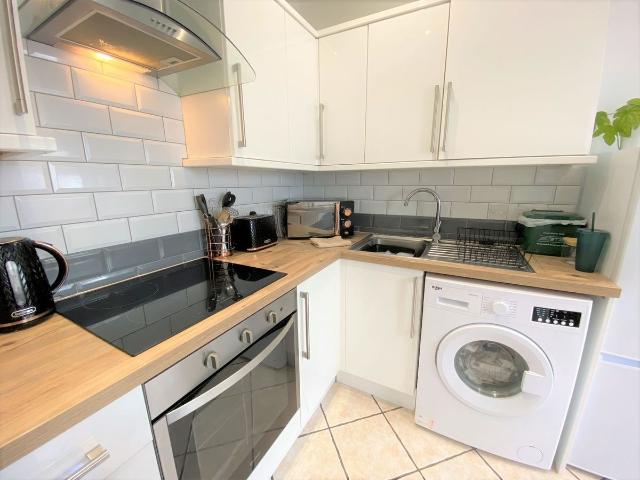 The Highway, New Inn NP4, 2 bed flat to rent, £795 pcm | PrimeLocation