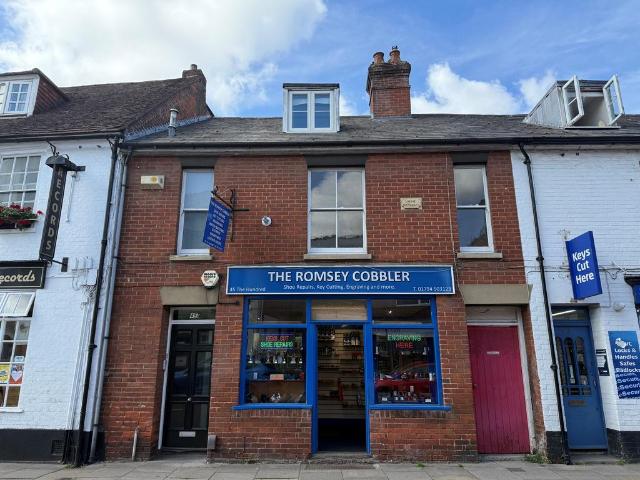 The Hundred, Romsey, SO51 1 bed flat to rent £1,000 pcm £231 pw