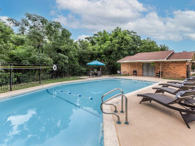 The Hunnington Townhomes 1 Bedroom Apartment for Rent at 3701 Robinhood Dr, Temple, TX 76502