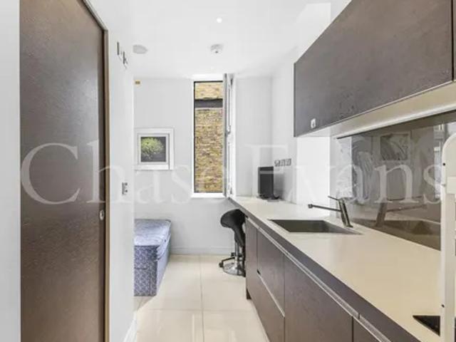 The Institute Bar, 20 Bedford Way, London, WC1H 0AL, United Kingdom | 1 bed house for rent #168123039 | Rentberry