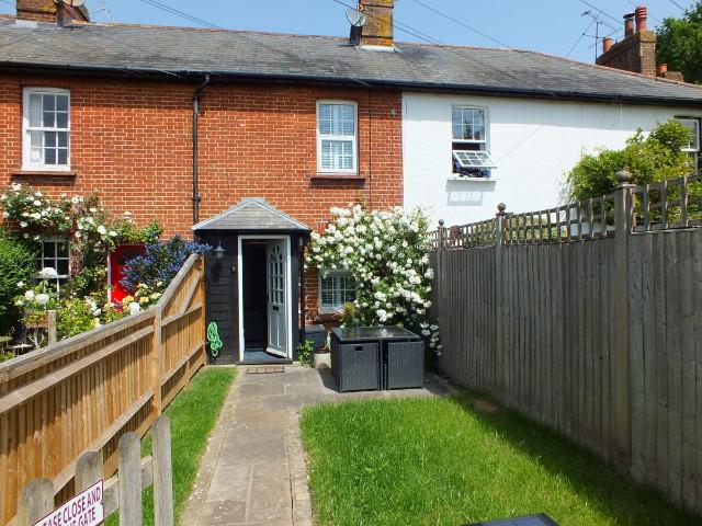 The Island, Cobham KT11, 1 bed terraced house to rent, £2,000 pcm | PrimeLocation