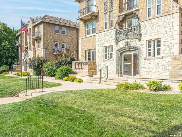 The Ivy 1 Bedroom Apartment for Rent at 512 Algoma Blvd, Oshkosh, WI 54901