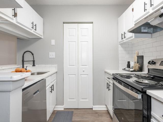 The Jade Charlotte 1 Bedroom Apartment for Rent at 5600 Paces Glen Avenue, Charlotte, NC 28212 North Sharon Amity