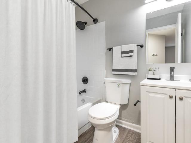 The Jade Charlotte 2 Bedroom Apartment for Rent at 5600 Paces Glen Avenue, Charlotte, NC 28212 North Sharon Amity