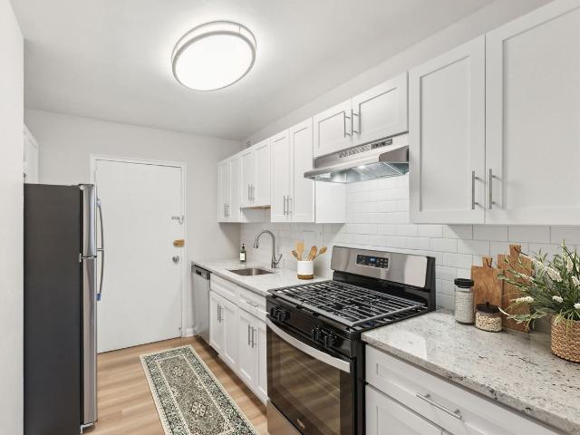 The Jefferson, an Eagle Rock Community 2 Bedroom Apartment for Rent at 6166 Leesburg Pike, Falls Church, VA 22044