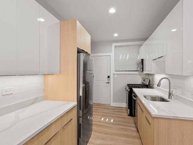 The Juneway Terrace 2 Bedroom Apartment for Rent at 1700 W Juneway Ter, Chicago, IL 60626 Rogers Park