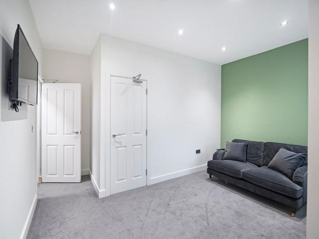 The Just Right Property Room 4