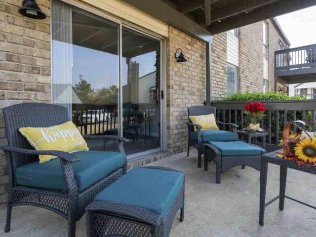 The Onyx Hoover Apartments 2 Bedroom Apartment for Rent at 990 Wisteria Pl, Hoover, AL 35216