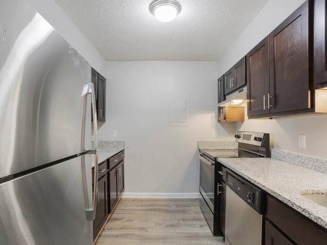 The Onyx Hoover Apartments 2 Bedroom Apartment for Rent at 990 Wisteria Pl, Hoover, AL 35216