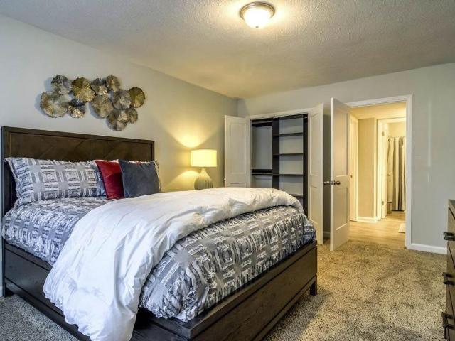 The Onyx Hoover Apartments 2 Bedroom Apartment for Rent at 990 Wisteria Pl, Hoover, AL 35216