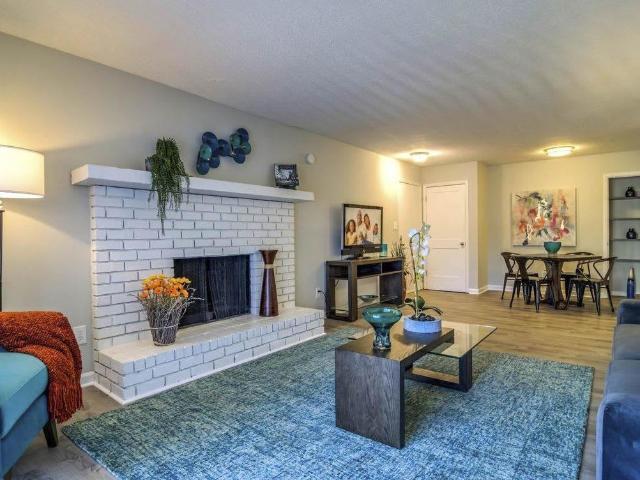 The Onyx Hoover Apartments 2 Bedroom Apartment for Rent at 990 Wisteria Pl, Hoover, AL 35216