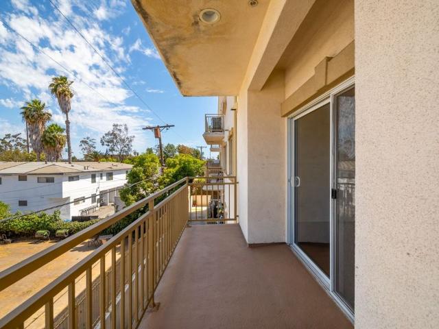 THE OAK, LLC 2 Bedroom Apartment for Rent at 3328 Oakhurst Ave, Los Angeles, CA 90034 South Robertson