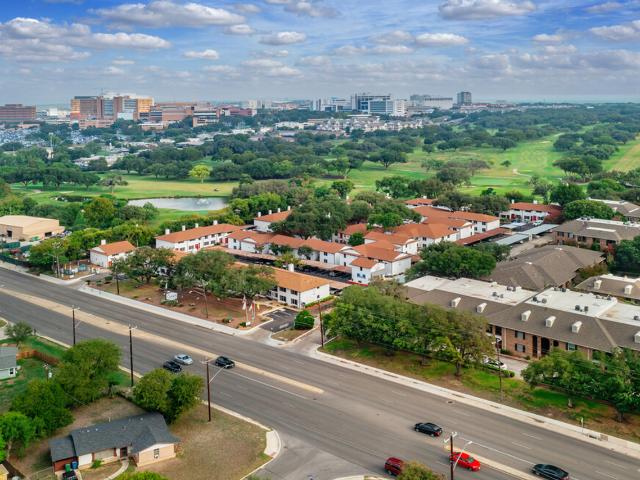 The Oaks Apartments At Medical Center 1 Bedroom Apartment for Rent at 1847 Babcock Rd, San Antonio, TX 78229