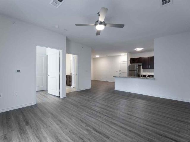 The Oaks at Ben White 2 Bedroom Apartment for Rent at 6936 E Ben White Blvd, Austin, TX 78741 Montropolis