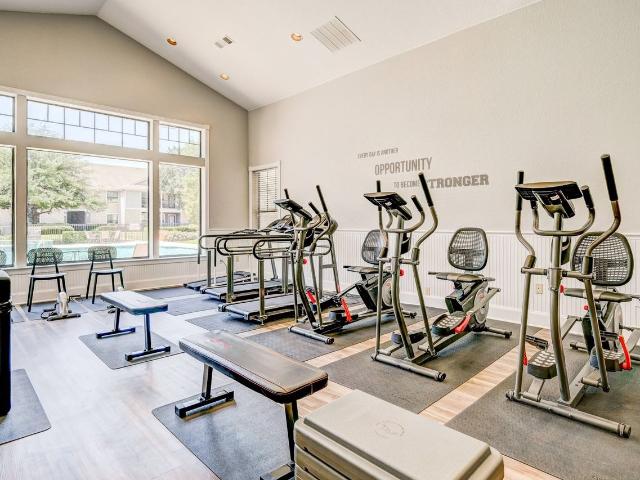 The Oaks at Hampton 2 Bedroom Apartment for Rent at 2514 Perryton Dr, Dallas, TX 75224