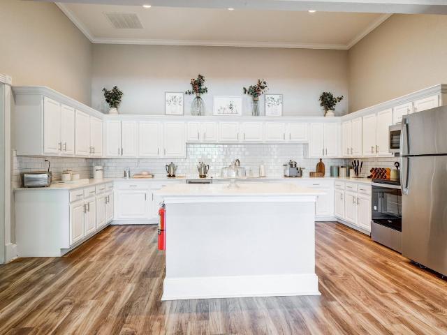 The Oaks at Hampton 2 Bedroom Apartment for Rent at 2514 Perryton Dr, Dallas, TX 75224