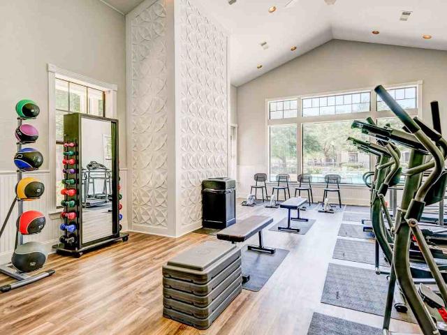 The Oaks at Hampton 2 Bedroom Apartment for Rent at 2514 Perryton Dr, Dallas, TX 75224