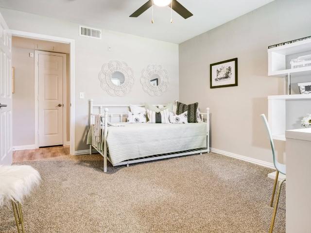 The Oaks at Hampton 2 Bedroom Apartment for Rent at 2514 Perryton Dr, Dallas, TX 75224