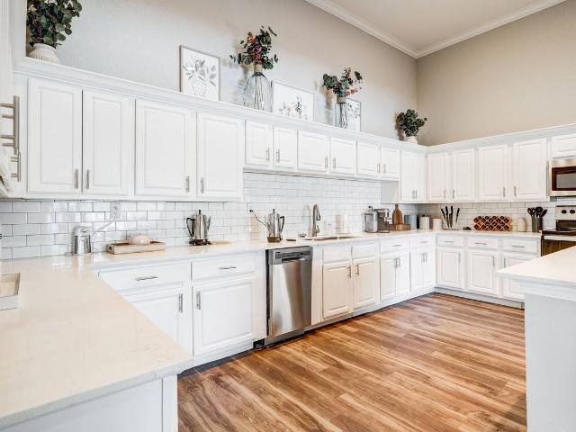 The Oaks at Hampton 2 Bedroom Apartment for Rent at 2514 Perryton Dr, Dallas, TX 75224