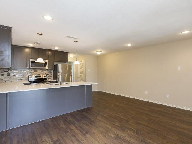 The Oaks at Live Oak 2 Bedroom Apartment for Rent at 4545 4545 Live Oak / 1317 Annex, Dallas, TX 75204