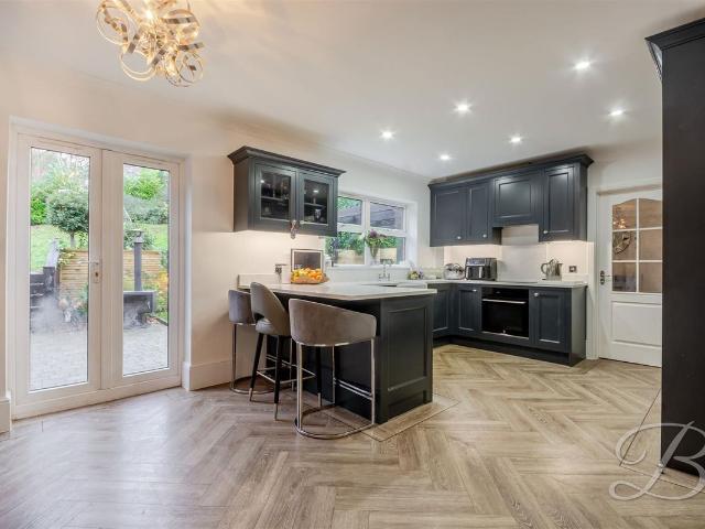 The Oaks, Mansfield NG18, 5 bed detached house to rent, £2,300 pcm | PrimeLocation