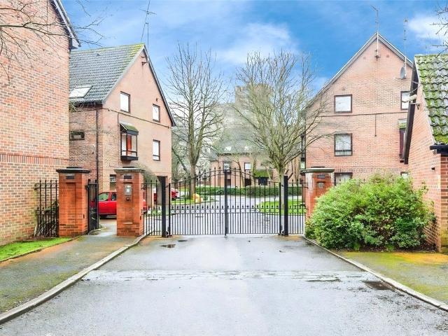 The Oaks, Moormede Crescent, Staines Upon Thames, Surrey TW18, 1 bed flat to rent, £1,300 pcm | PrimeLocation
