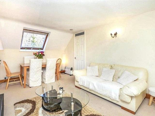 The Oaks, Moormede Crescent, Staines upon Thames, Surrey, TW18 4SG