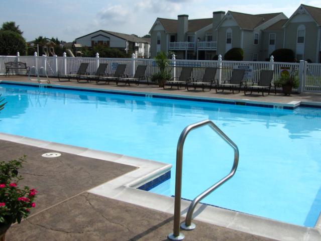 The Oaks of Dunlop Farms 3 Bedroom Apartment for Rent at 101 Old Oak Ln, Colonial Heights, VA 23834