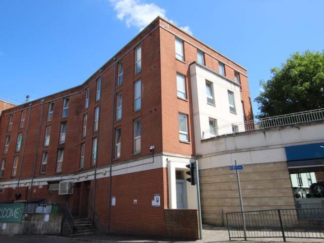 The Oaks Square, Epsom KT19, 2 bed flat to rent, £1,650 pcm | PrimeLocation