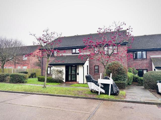 The Oaks, Swanley BR8, Studio to rent, £1,000 pcm | PrimeLocation