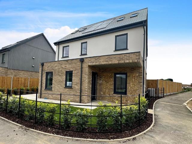 The Old Coal Yard, Northwold, THETFORD 5 bed detached house to rent £3,200 pcm £738 pw