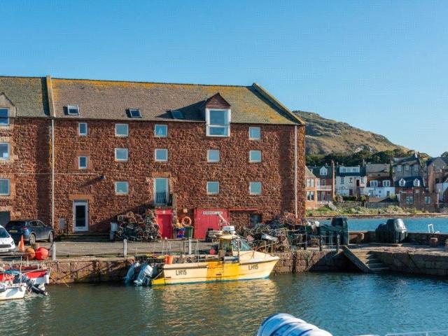 The Old Granary, Harbour Terrace. 3 bed penthouse to rent £2,400 pcm £554 pw