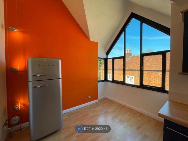 The Old Kiln, Farnham GU9, 1 bed flat to rent, £1,450 pcm | PrimeLocation