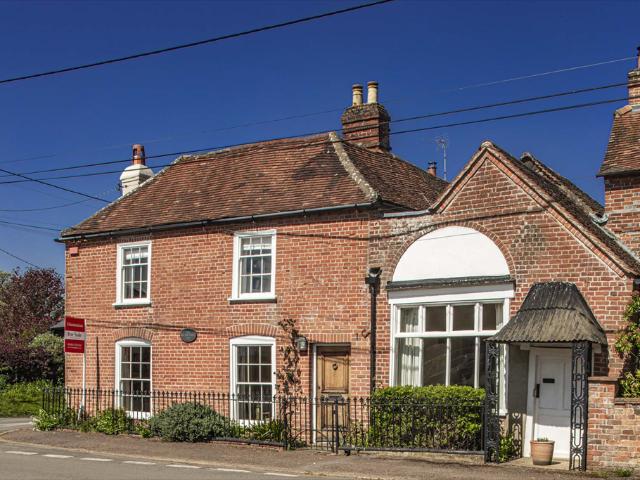 The Old Stores, Ashampstead, RG8 4 bed character property to rent £5,000 pcm £1,154 pw