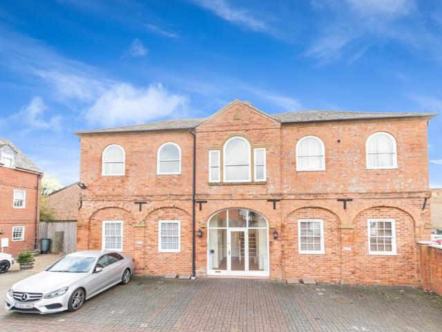 The Old Town Hall, Banbury 2 bed apartment to rent £1,050 pcm £242 pw