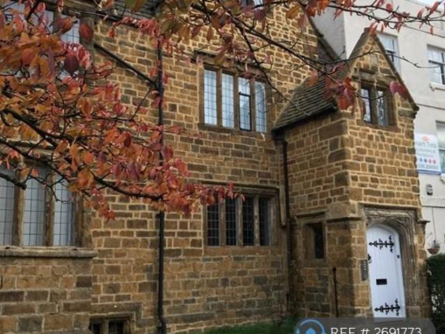 The Old Vicarage, Banbury, OX16 1 bed flat to rent £1,050 pcm £242 pw