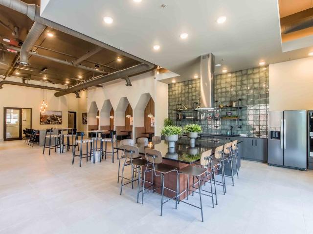 The Oliver Luxury Apartments 2 Bedroom Apartment for Rent at 7 Vance Ave, Memphis, TN 38103
