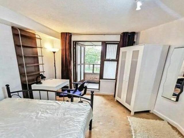The Open, Newcastle Upon Tyne, 3 Bedroom Flat