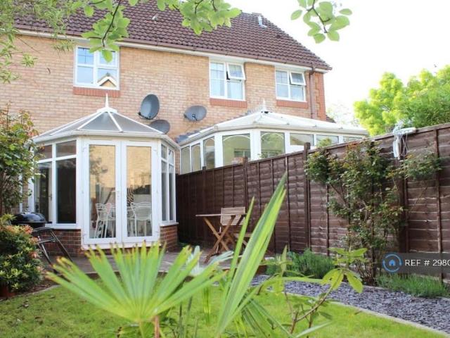 The Orchard, Virginia Water, GU25 2 bed terraced house to rent £2,400 pcm £554 pw