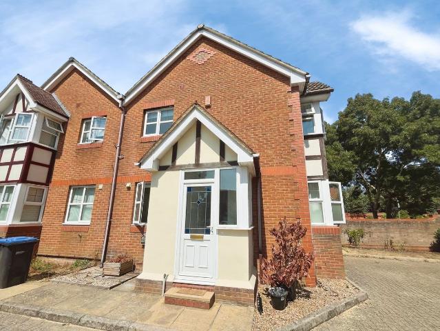 The Orchard, Virginia Water, Surrey GU25, 2 bed end terrace house to rent, £1,700 pcm | PrimeLocation